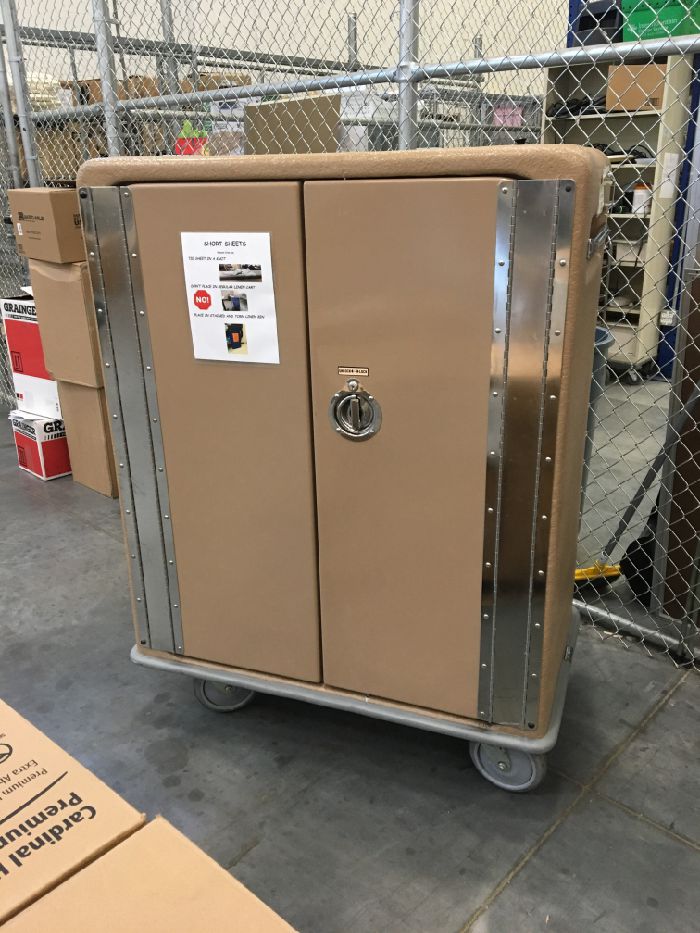 Locking Linen cart | Auction 1488